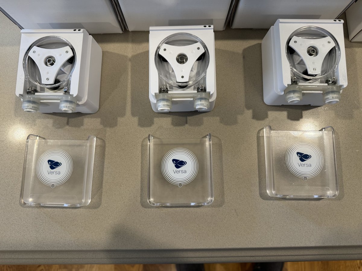 Illinois - Dosing - Dry Goods - SOLD - EcoTech Versa Dosing Pumps, Base ...