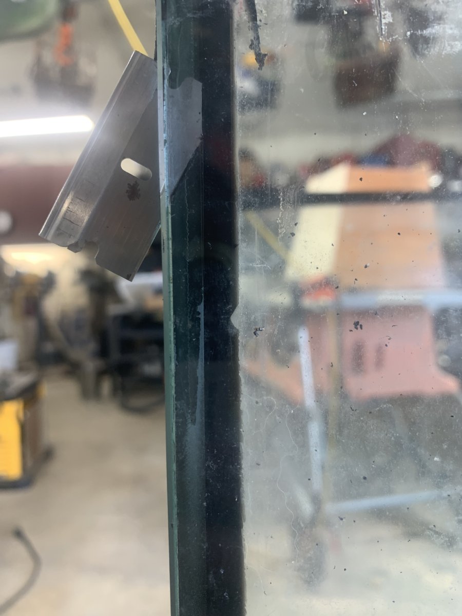 Black silicone can hide failing seams! | Reef2Reef